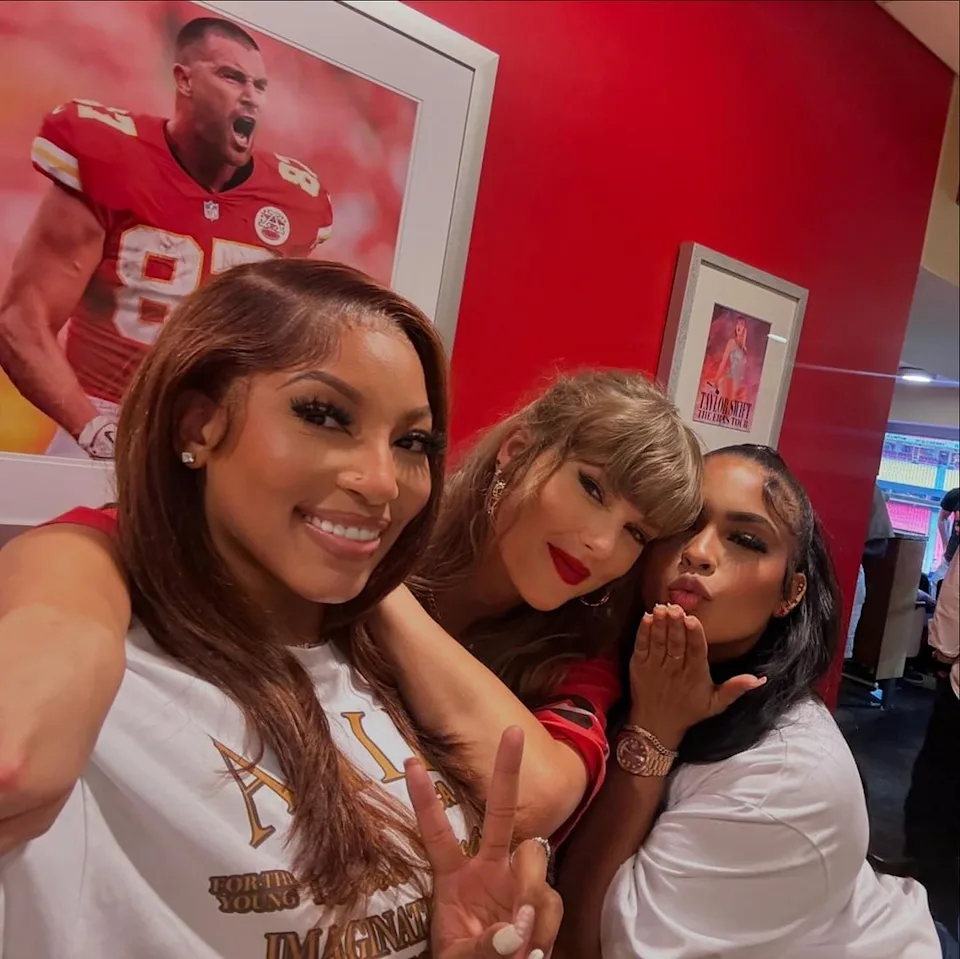 Taylor Swift and Travis Kelce: NFL’s Cultural Crossover – Move Elevate